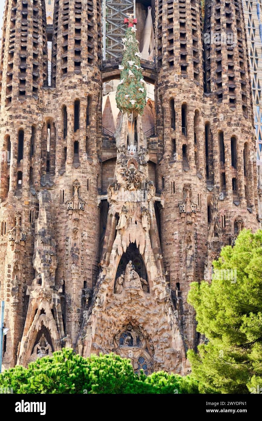 Fachada de la Natividad, La Sagrada Familia Basilica. Barcelona. Spain ...
