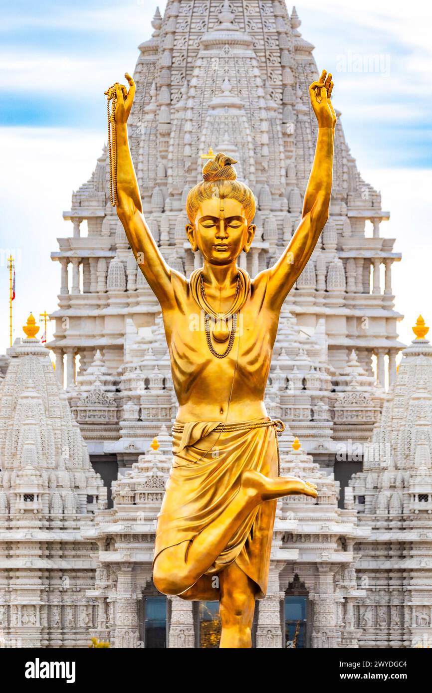 Statue of Nilkanth Varni with Akshardham Mahamandir temple in the back ...