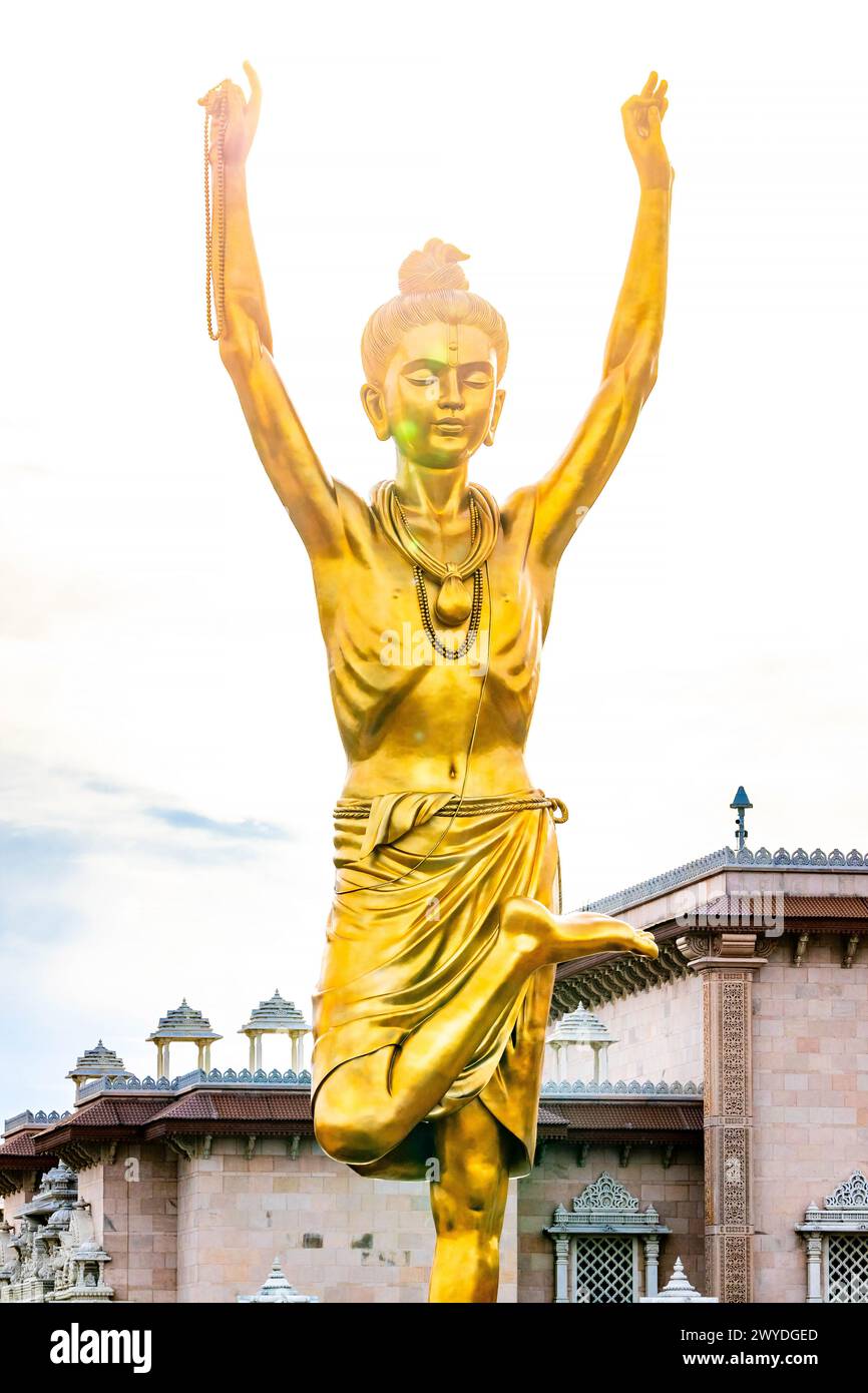 Golden statue statue of Nilkanth Varni at BAPS Swaminarayan Akshardham ...