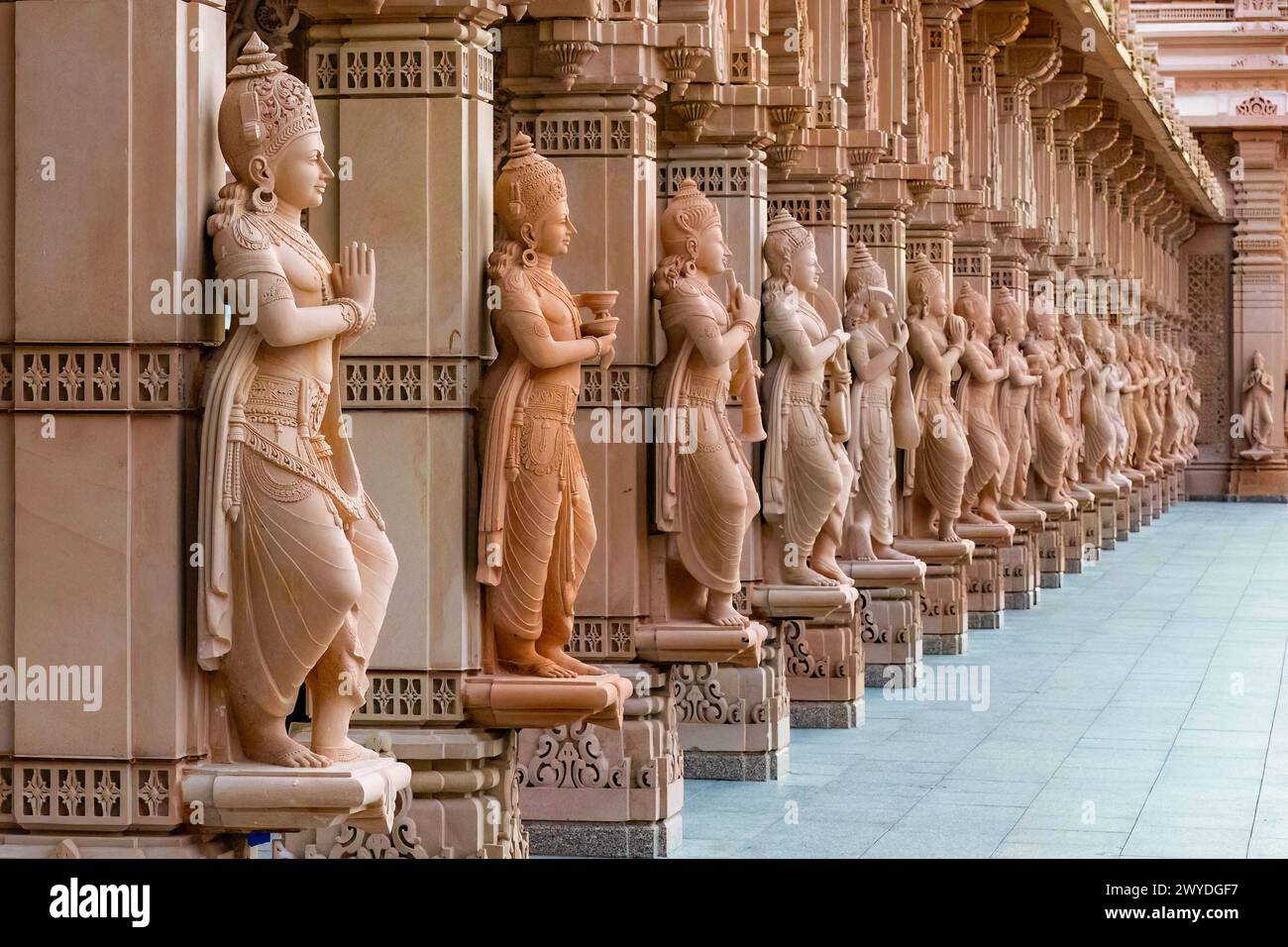 Scenic hindu statues decorating Akshardham Mahamandir temple at BAPS ...
