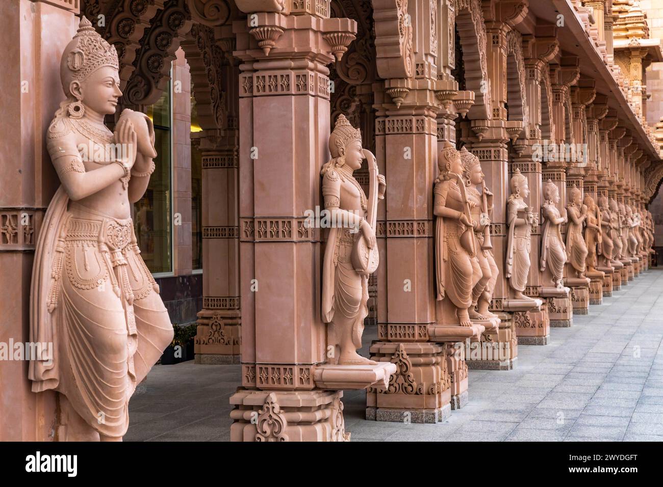 Scenic hindu statues decorating Akshardham Mahamandir temple at BAPS ...