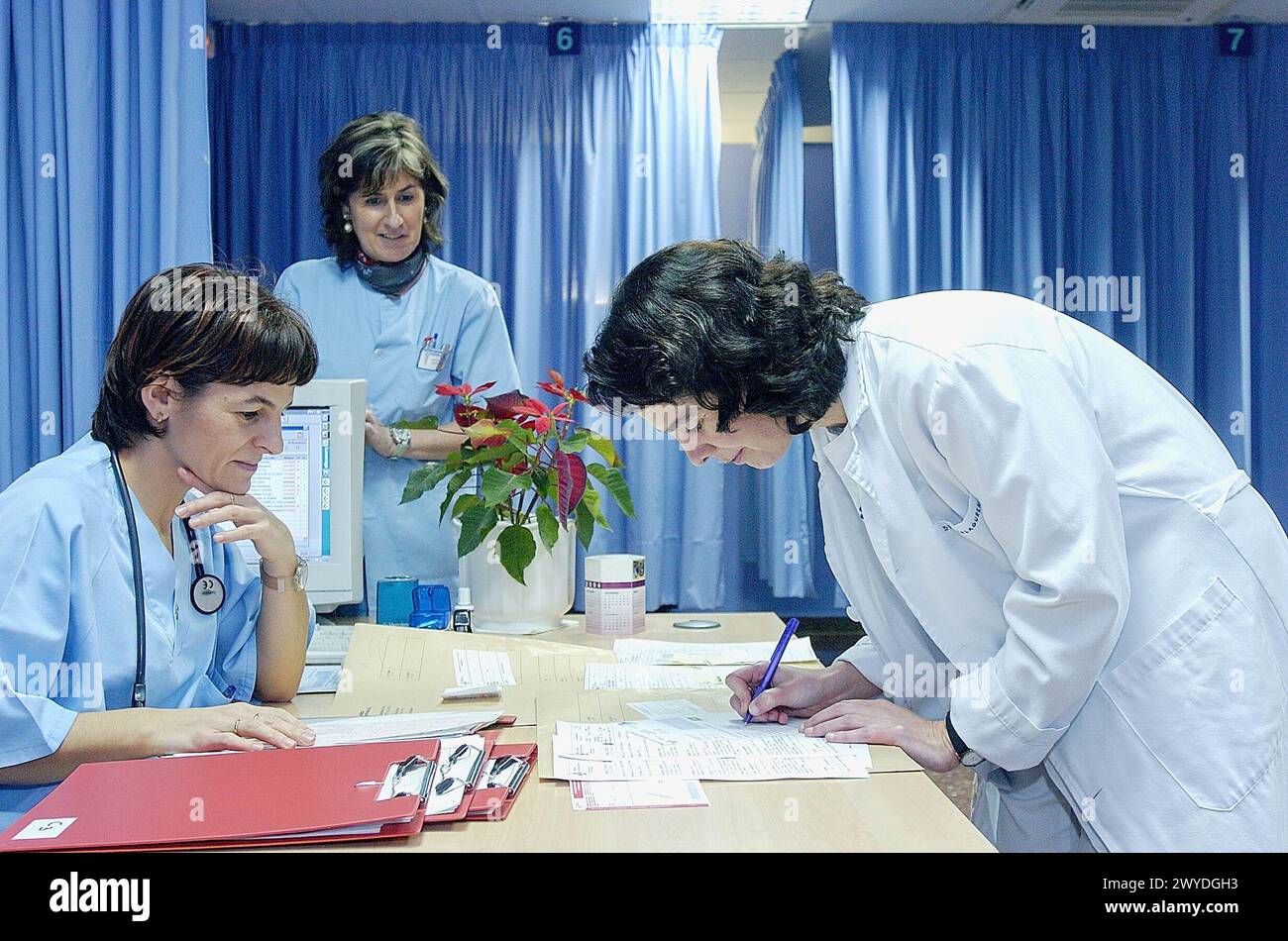 Admission desk at emergency area of hospital Stock Photo - Alamy