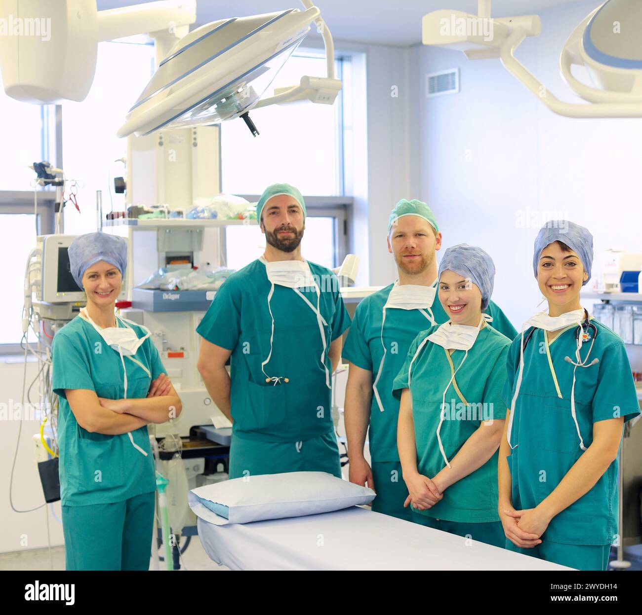 Surgeon, Surgery, Operating room, Hospital, Spain Stock Photo - Alamy