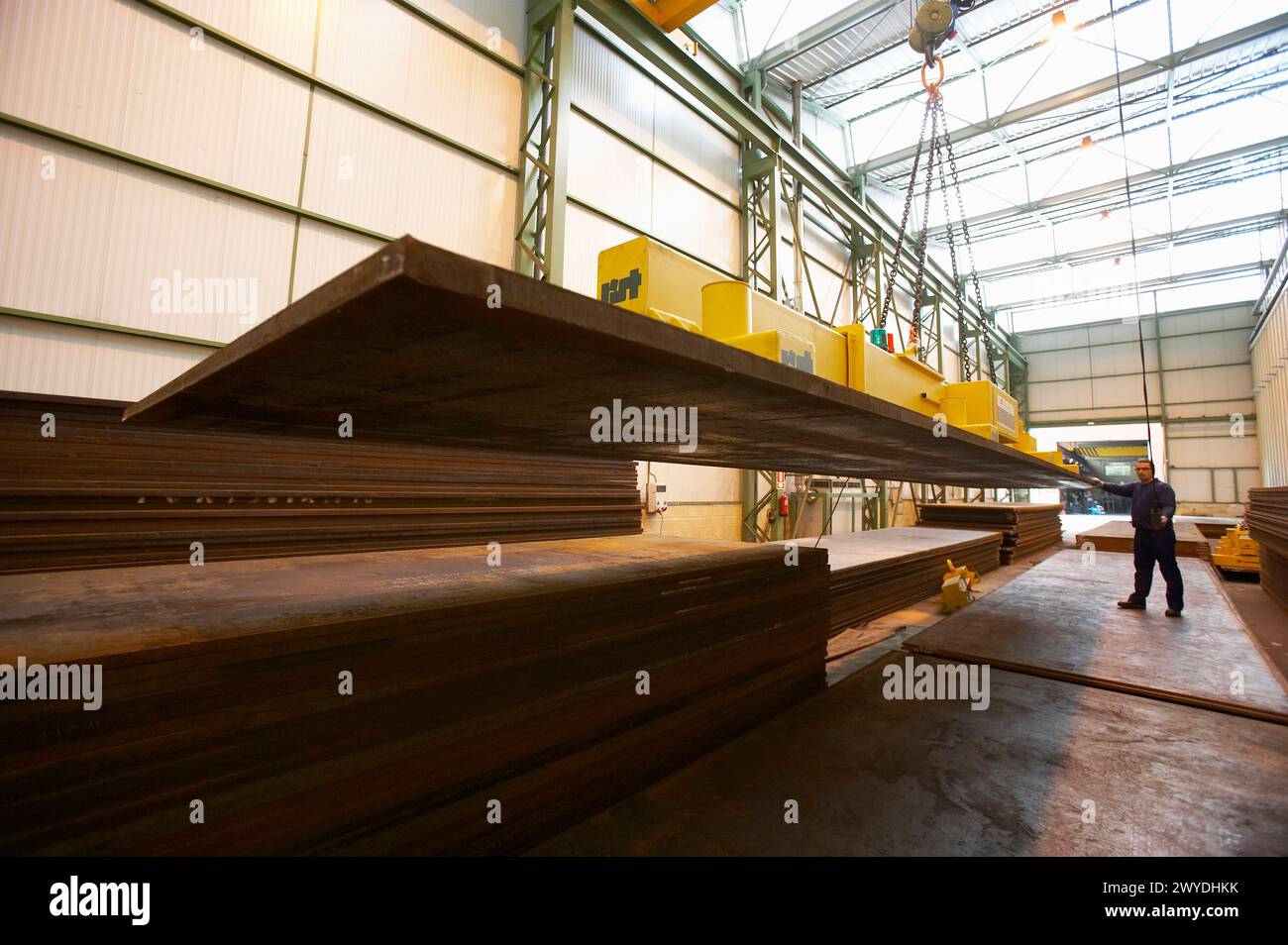 Telescopic electromagnetic crane for handling large steel plates Stock ...