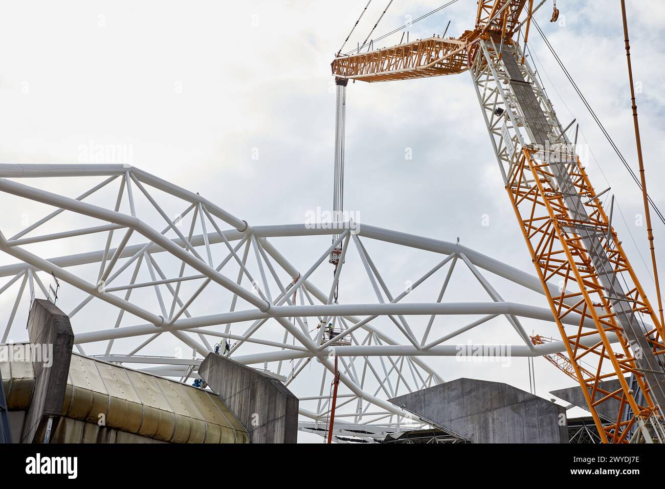 Truss placement hi-res stock photography and images - Alamy