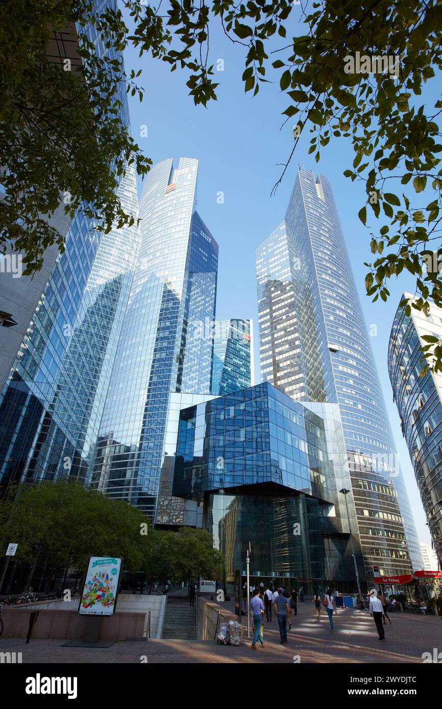 Employees coming to work. "Société Générale" building. Office buildings ...