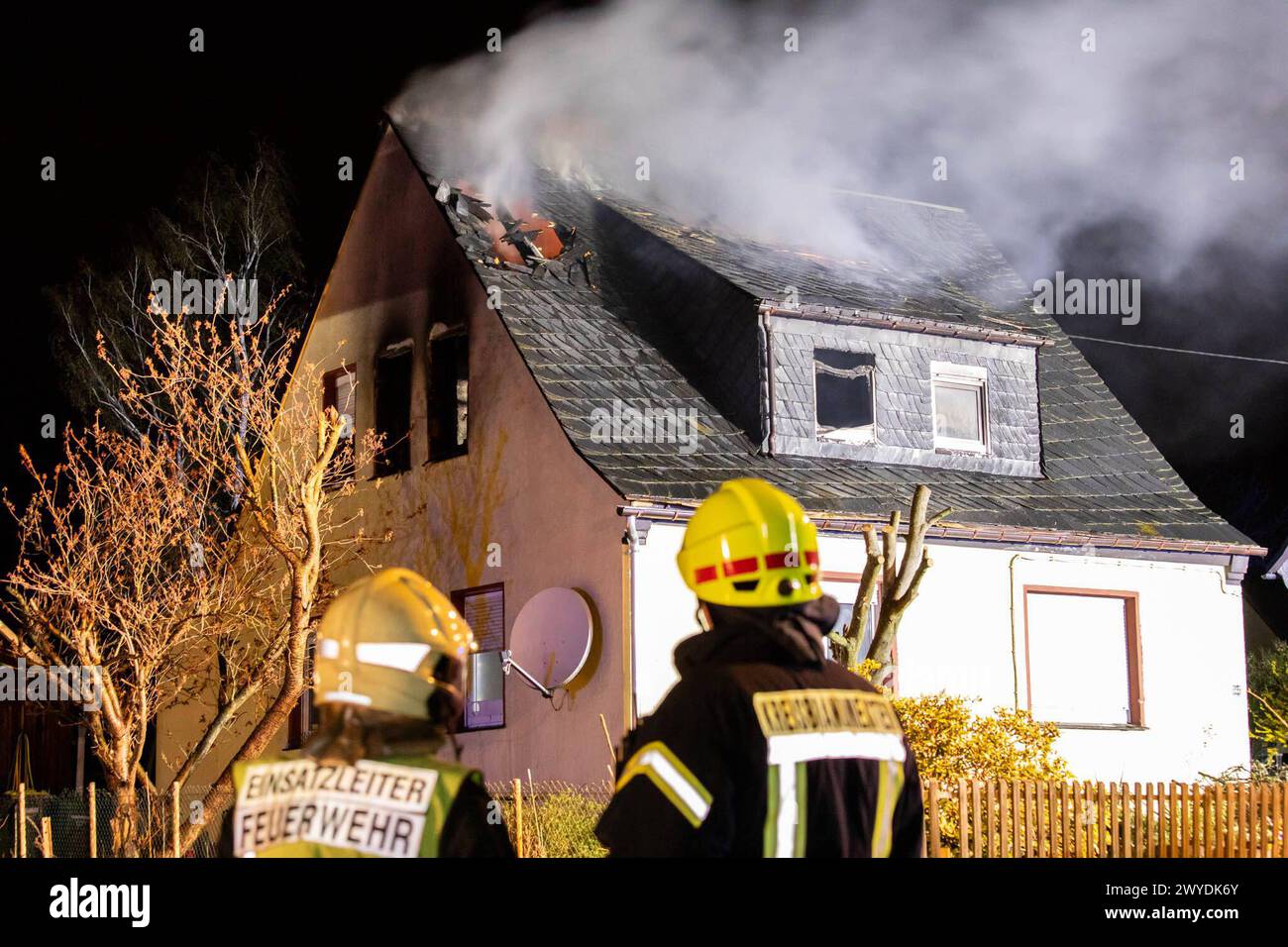 240406BrandAlberoda News ID: EN 2024-04-06 Nachbar bemerkte Flammen aus Einfamilienhaus Zwei ...