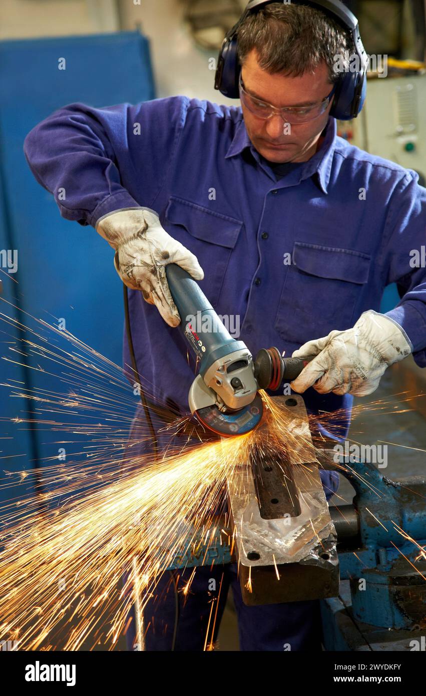 Rough grinding, forging, metalworking process, grinding machine with ...