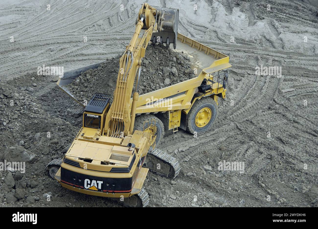 Cement plant truck loading hi-res stock photography and images - Alamy
