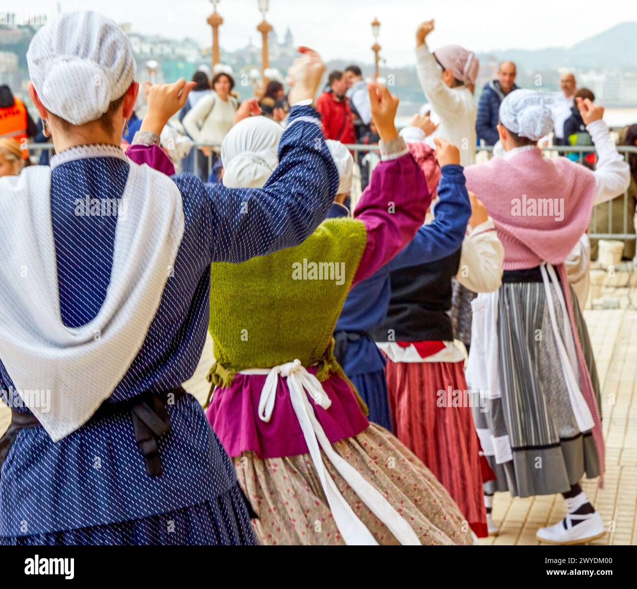 Basque dances and regional costumes, Olentzero, Christmas, Town hall ...