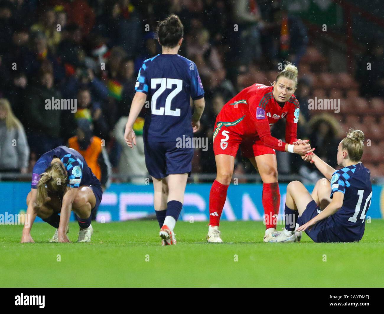 Stok Cae Ras Stadium, UK. 5th Apr, 2024. Rhiannon Roberts (5) Defender ...