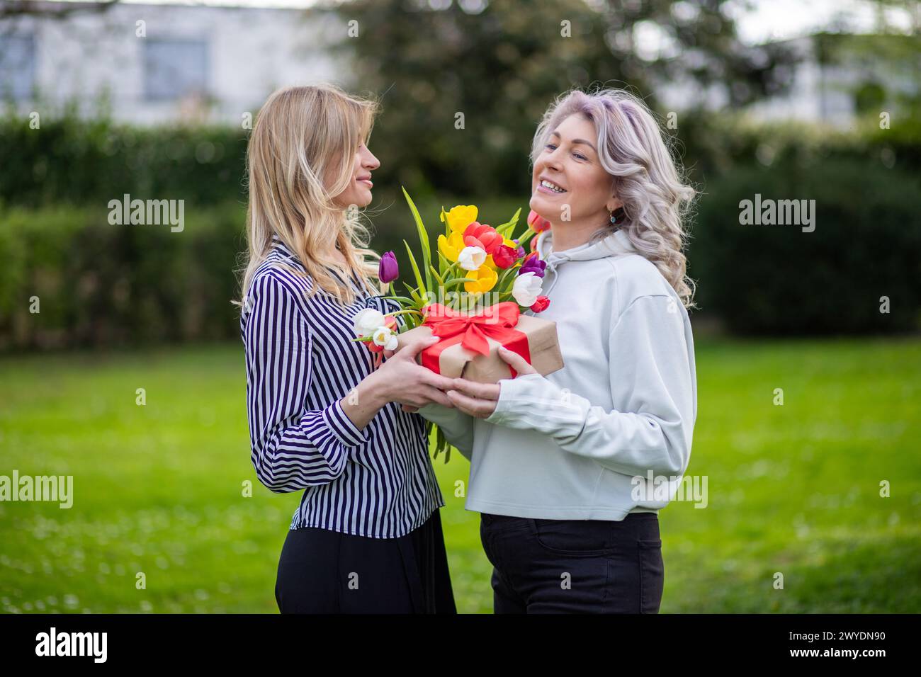 Festive moments mother daughter hi-res stock photography and images - Alamy