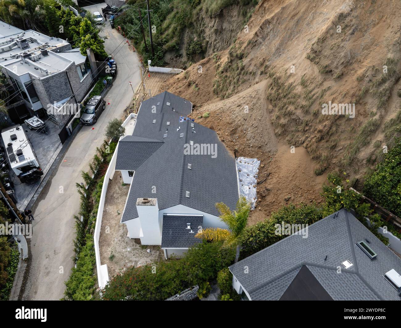 Los Angeles, USA. 05th Apr, 2024. A landslide in the Hollywood Hills ...