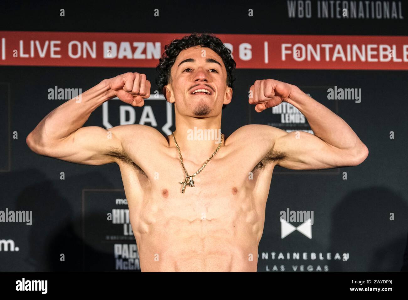 Super flyweight hi-res stock photography and images - Alamy