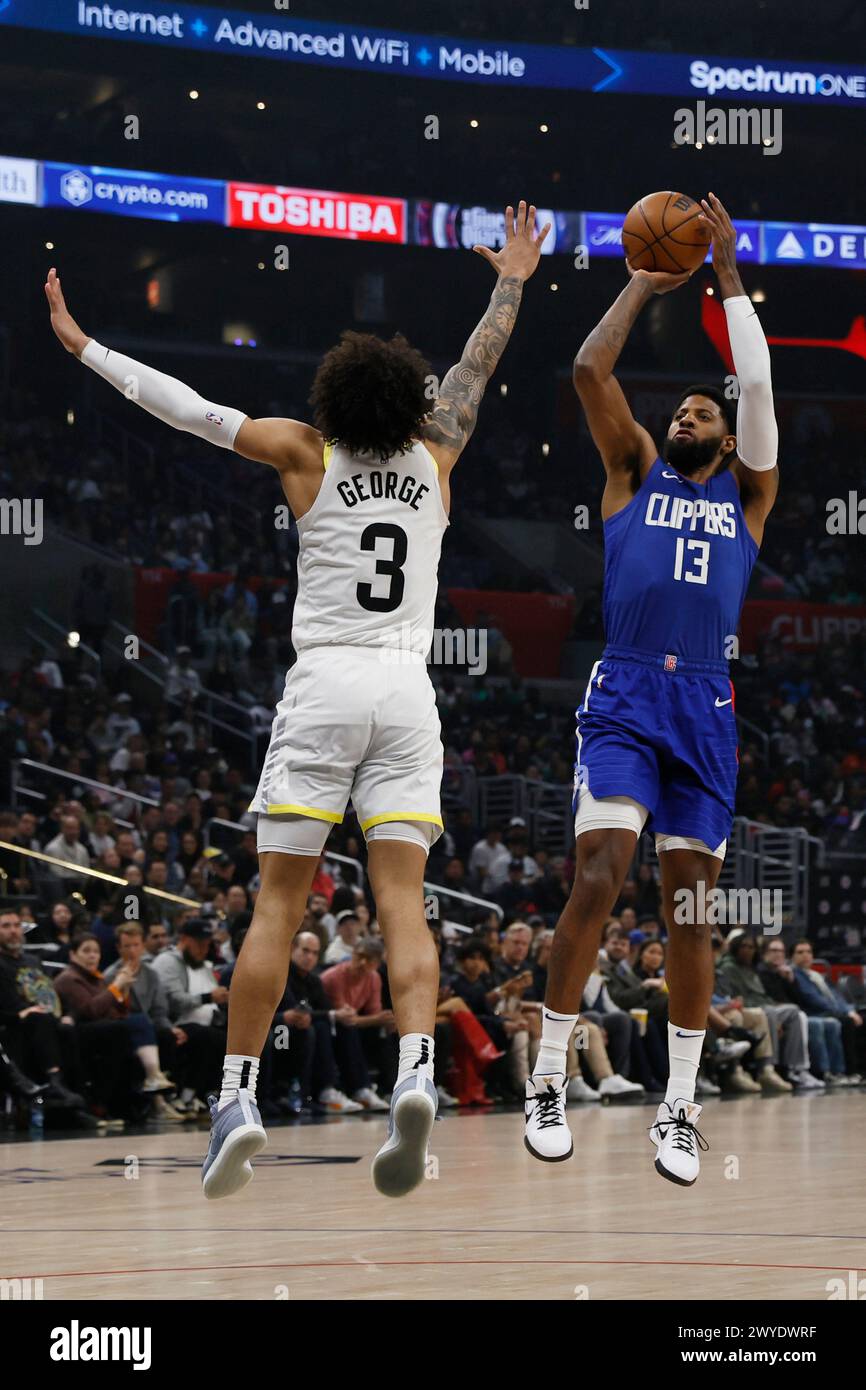 Los Angeles Clippers forward Paul George (13) shoots a 3-pointer ...
