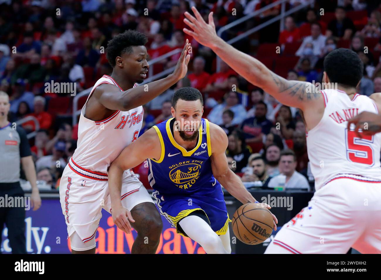 Golden State Warriors guard Stephen Curry, center, drives between ...