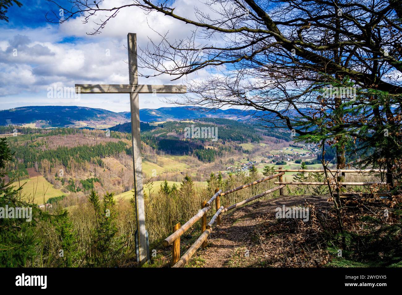 Minimalist cross hi-res stock photography and images - Alamy