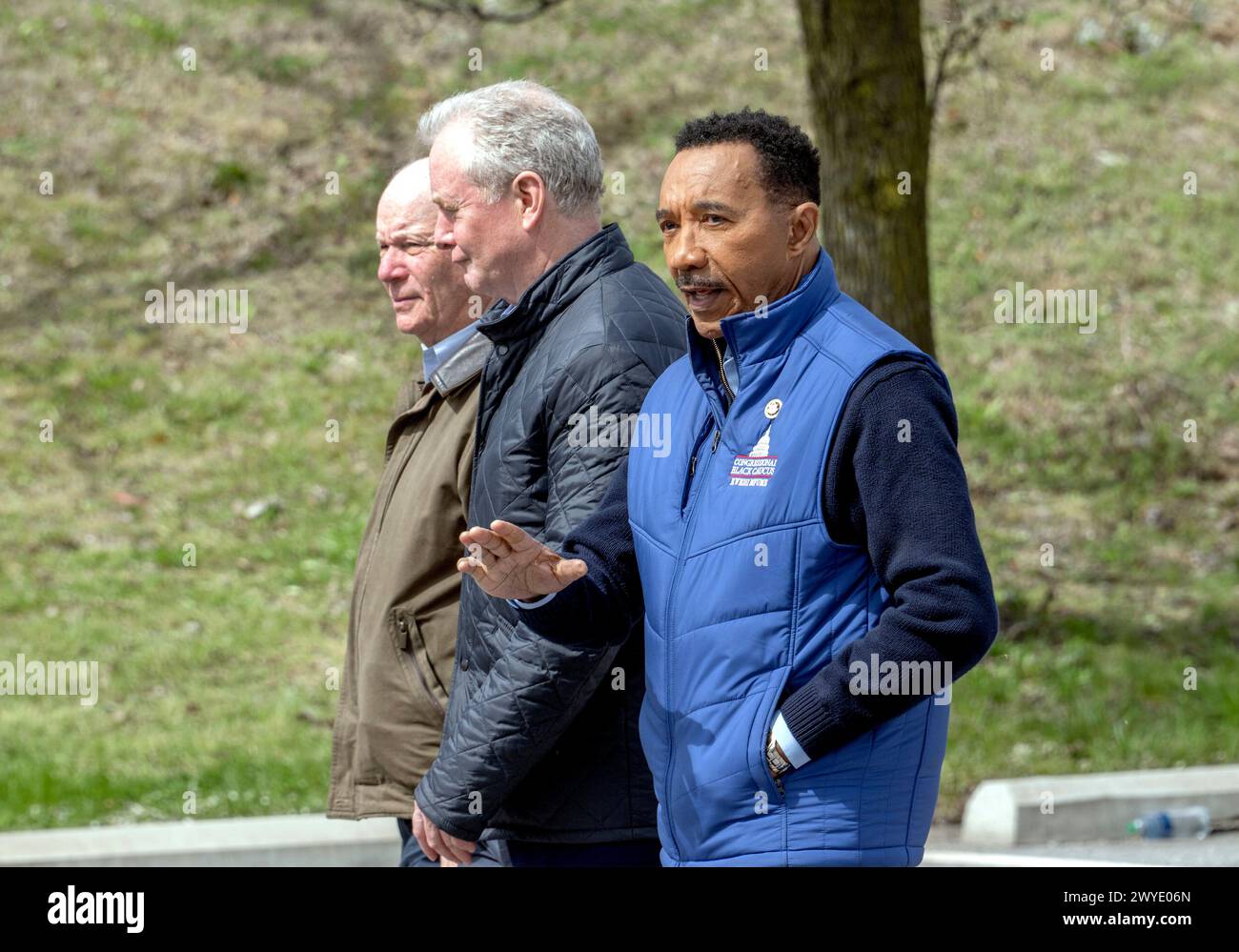 United States Representative Kweisi Mfume (Democrat of Maryland), right ...