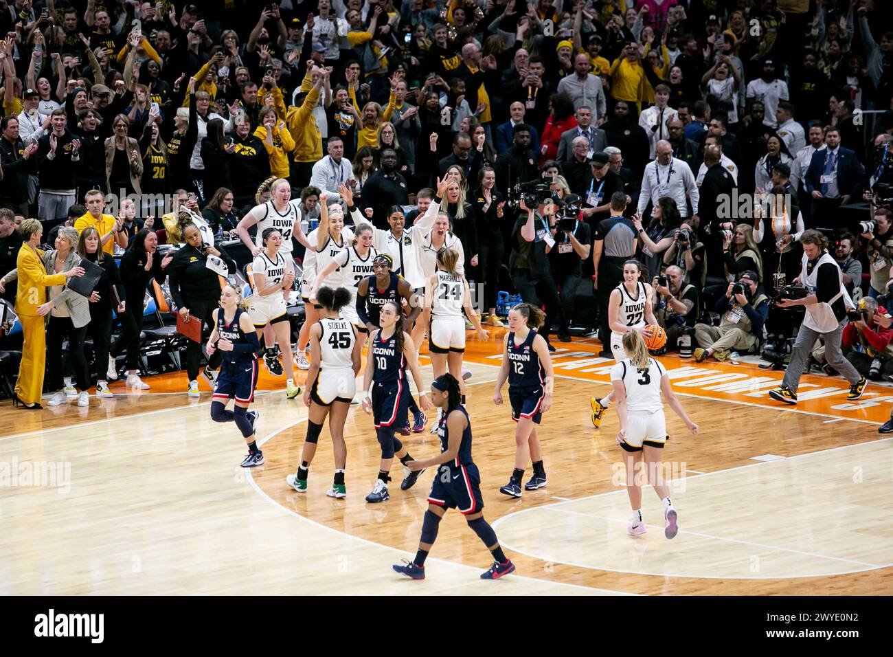 Caitlin clark celebrate hi-res stock photography and images - Alamy