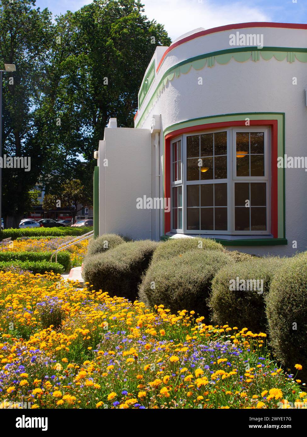 Art deco flowers hi-res stock photography and images - Alamy