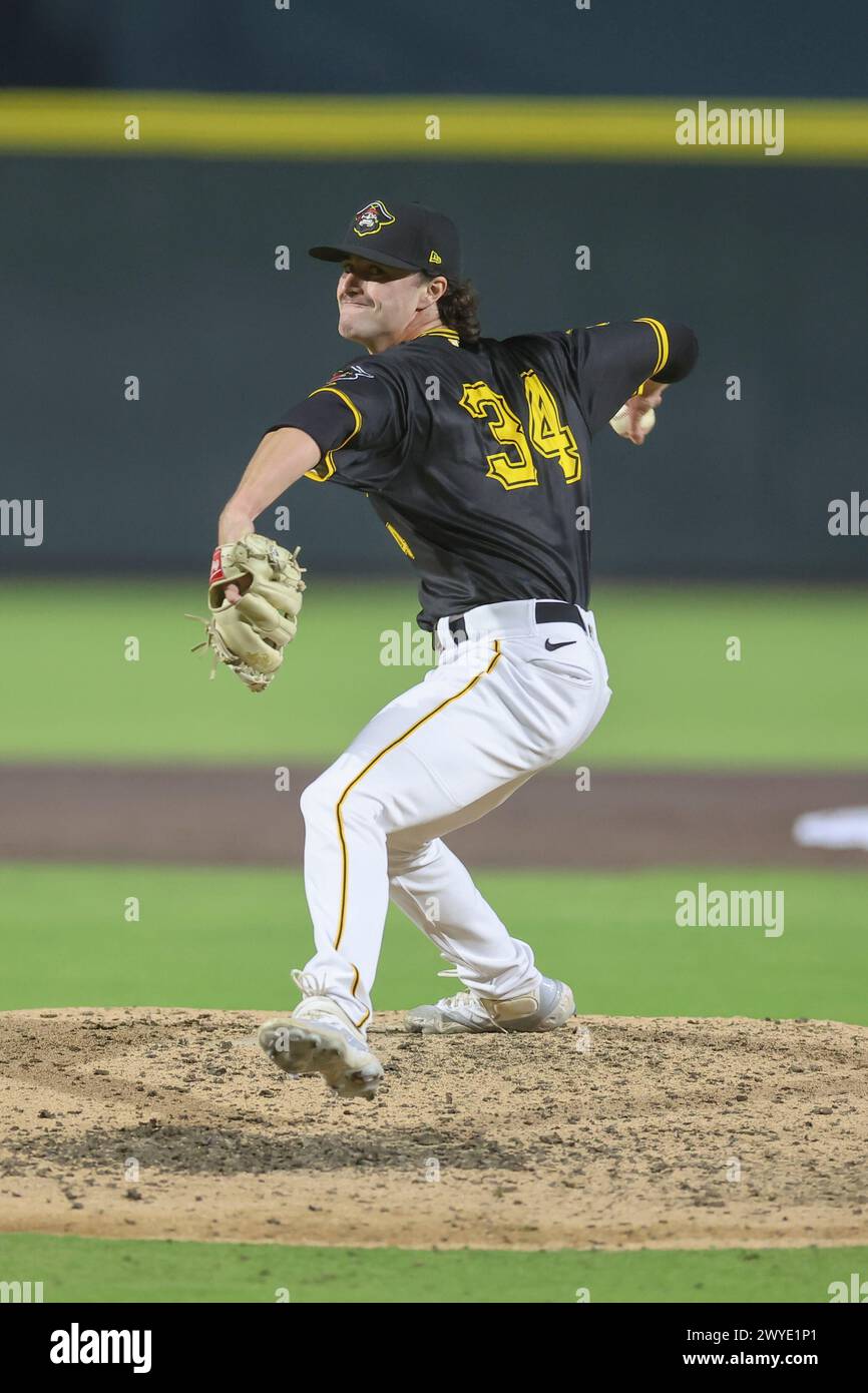 Bradenton, FL: Bradenton Marauders pitcher Mike Walsh (34) delivers a ...
