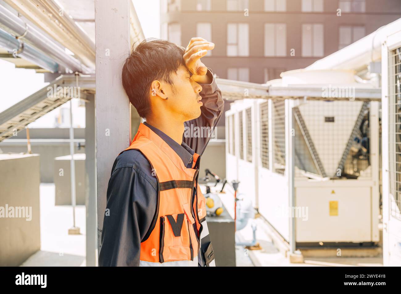 Exhausted construction worker hi-res stock photography and images - Alamy