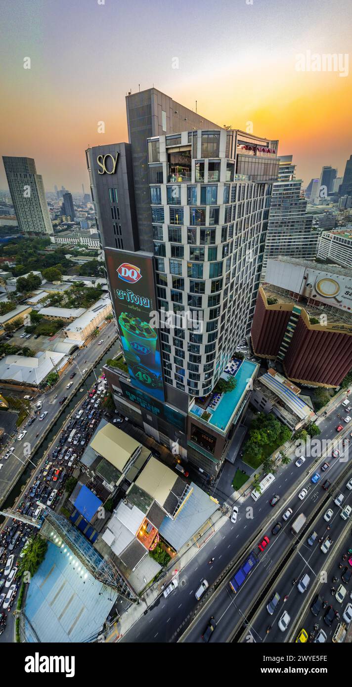 Aerial view downtown lumpini park hi-res stock photography and images ...