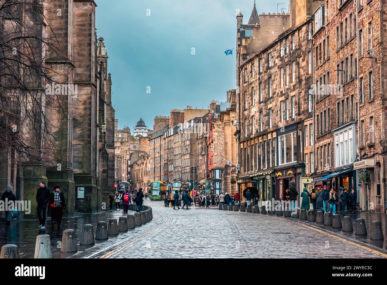 Edinburgh, Scotland - January 22nd 2024: the cobbled street between old ...