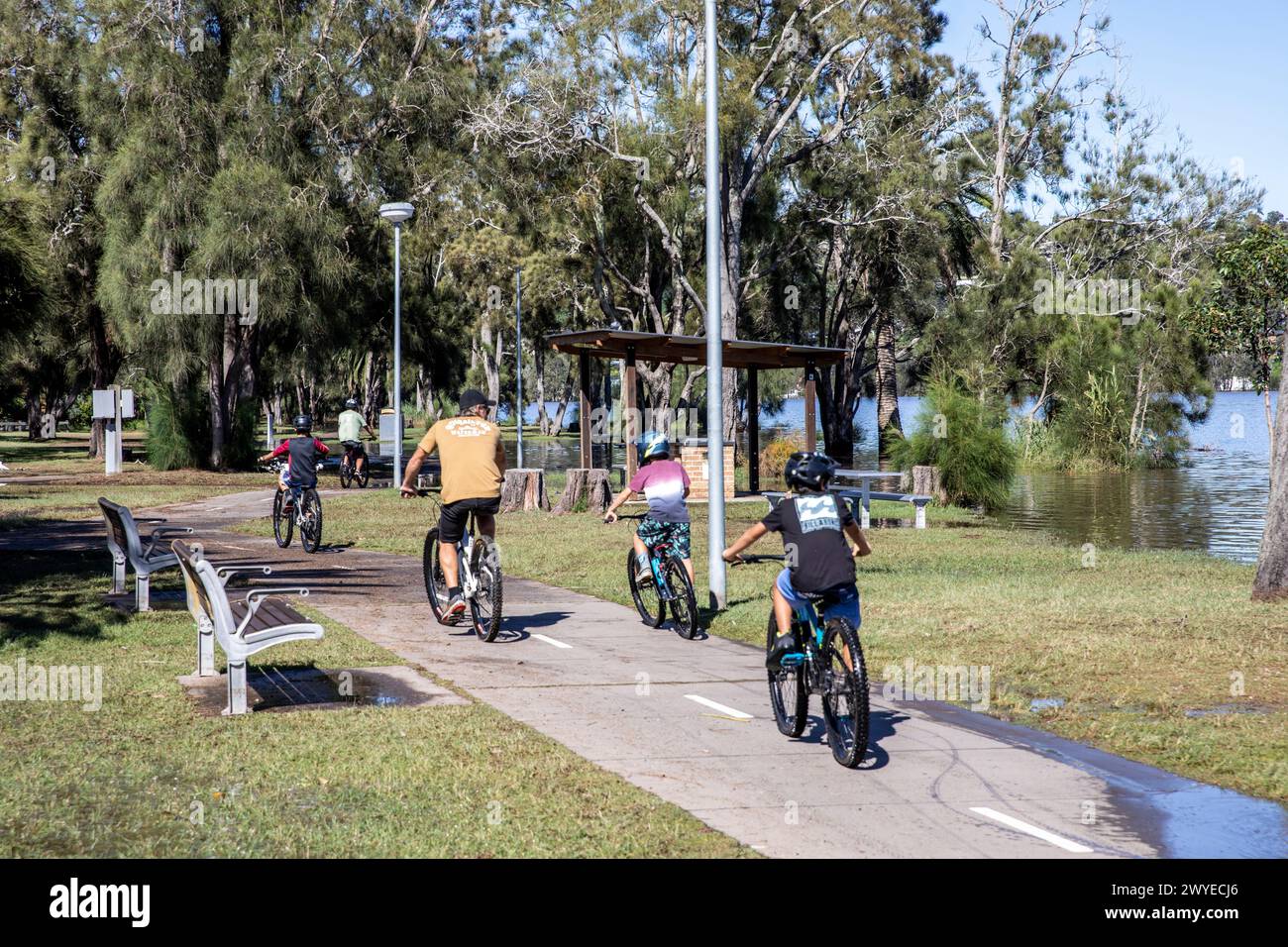Boys riding bikes hi-res stock photography and images - Alamy