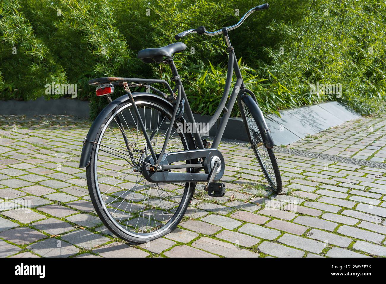 Change tyre bicycle hi-res stock photography and images - Alamy