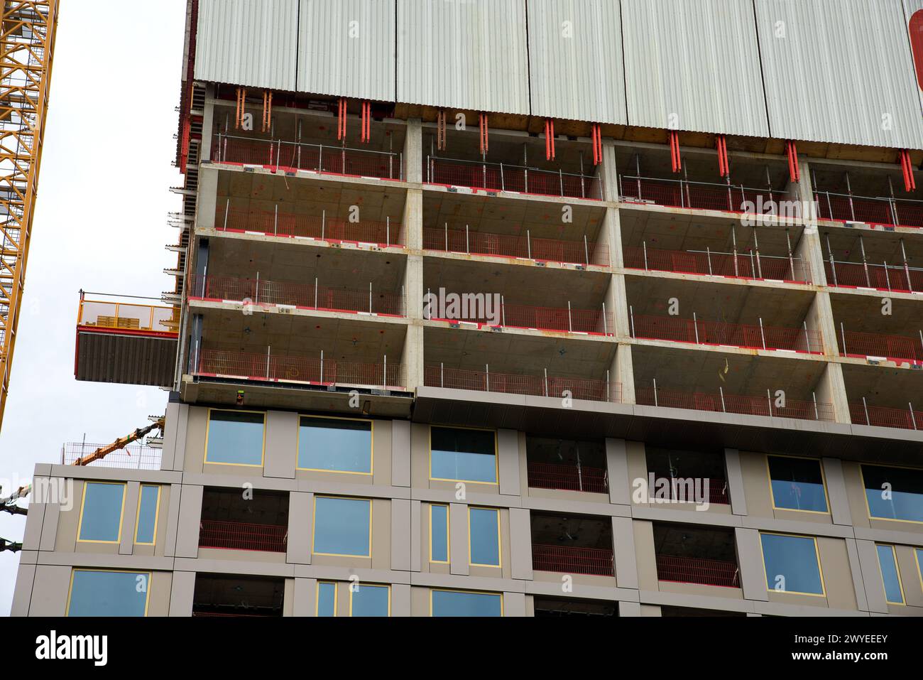 Construction of a modern tall building Stock Photo - Alamy