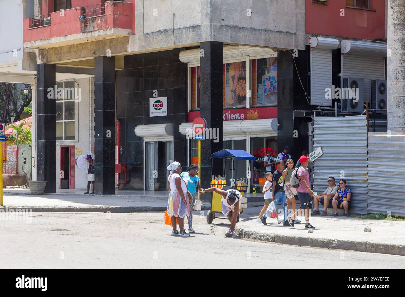 Cuban group hi-res stock photography and images - Alamy