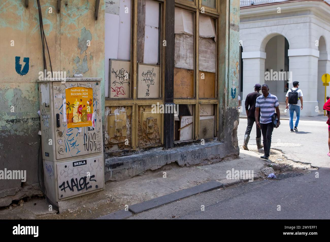 Building corner graffiti detail hi-res stock photography and images - Alamy