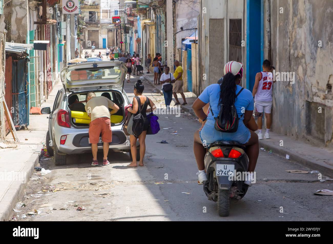 Daily life of Cuban people on a city street in Havana, Cuba Stock Photo ...