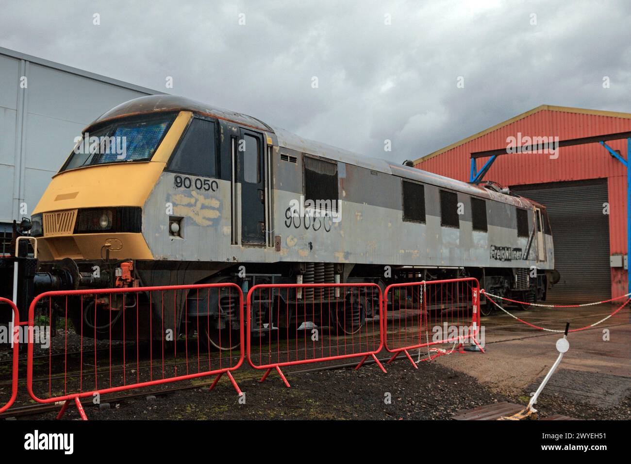Class 90 electric locomotive hi-res stock photography and images - Alamy