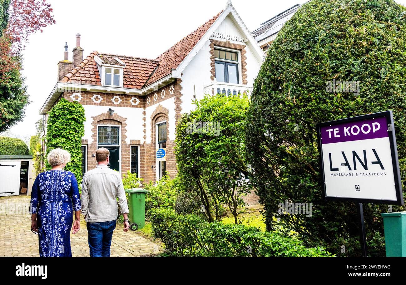 TIEL - Viewers during the national Open House Day of the NVM. On this ...