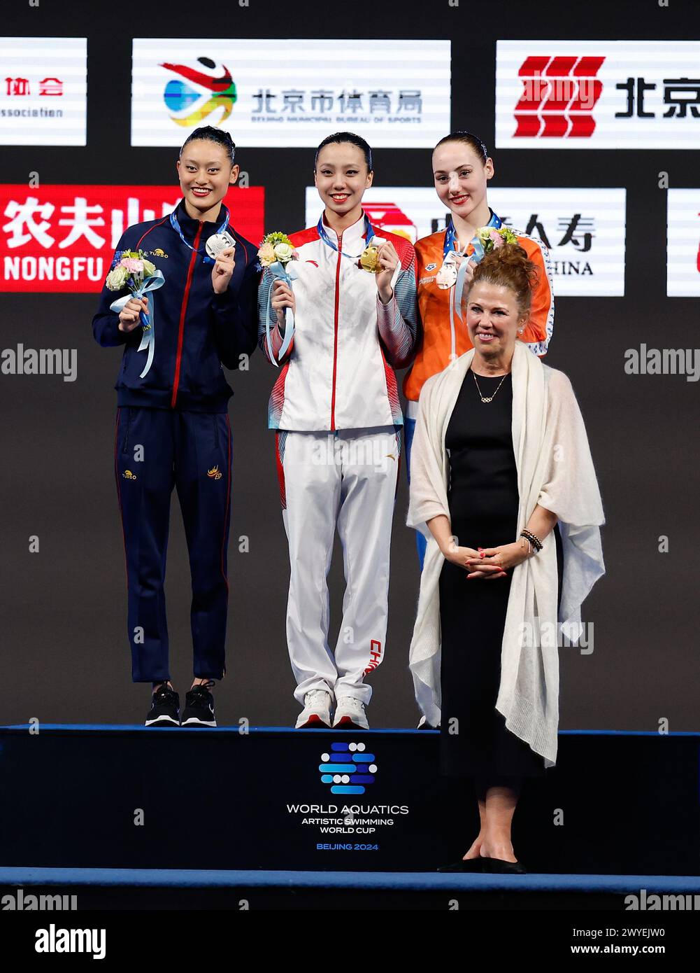 Beijing, China. 6th Apr, 2024. Gold medalist Xu Huiyan (top C) of China ...