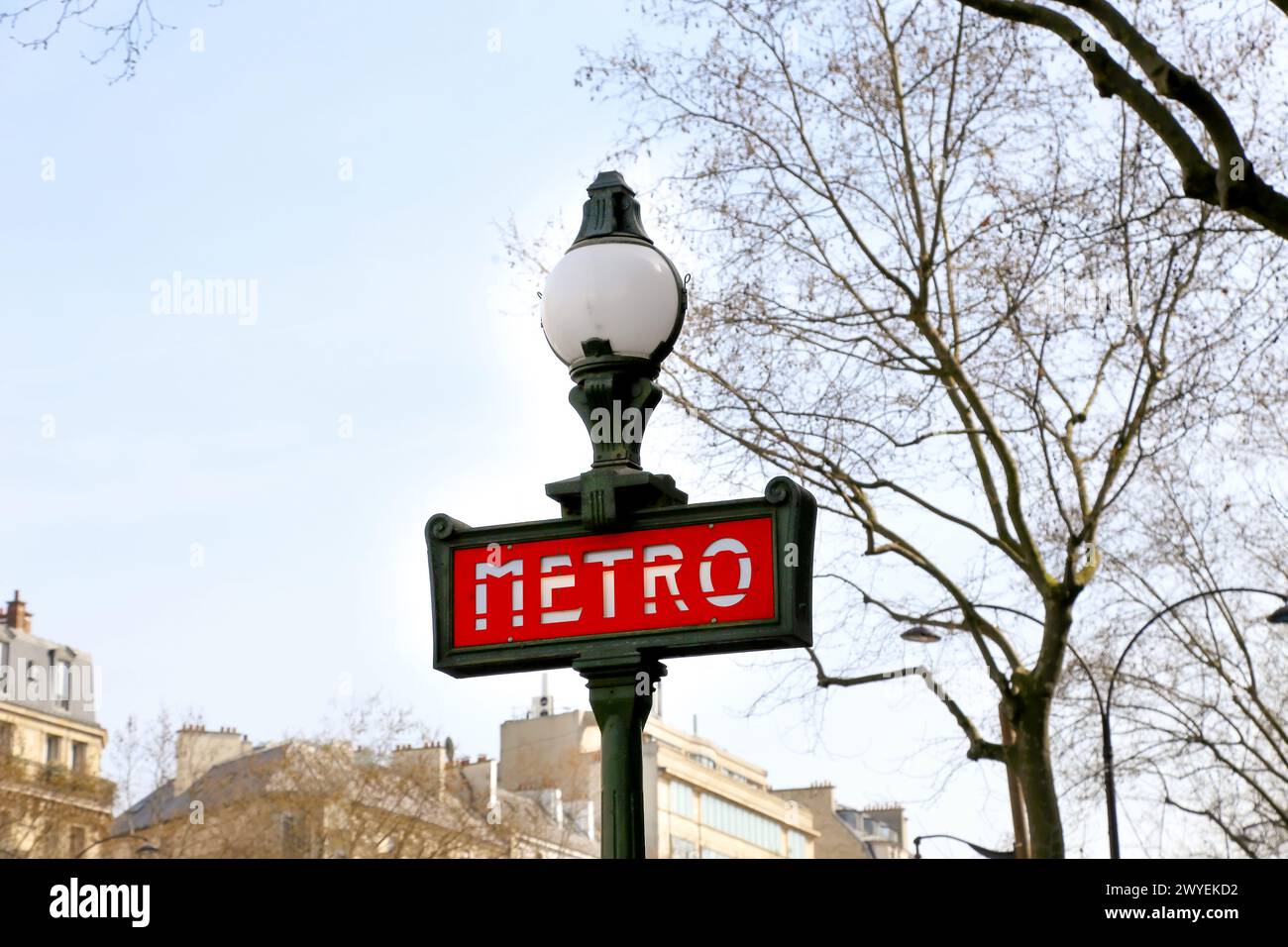 Paris metro logo hi-res stock photography and images - Alamy