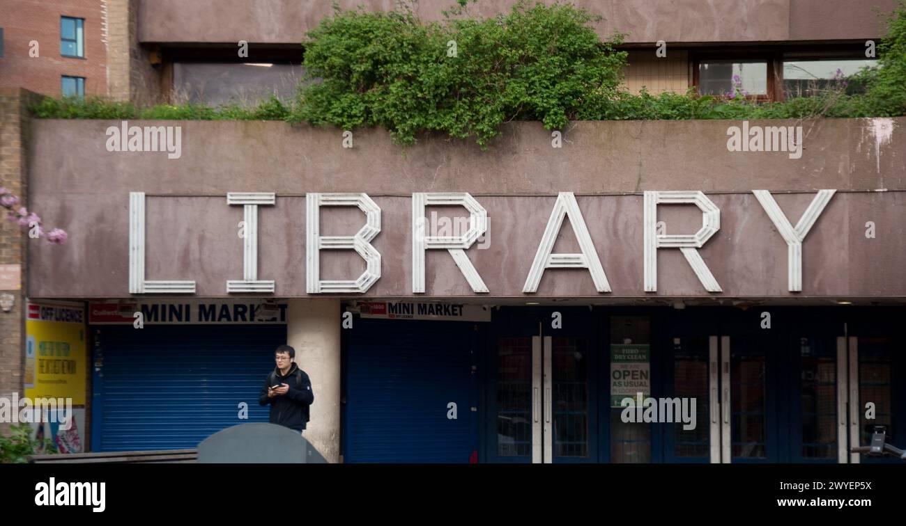 Green library hi-res stock photography and images - Alamy