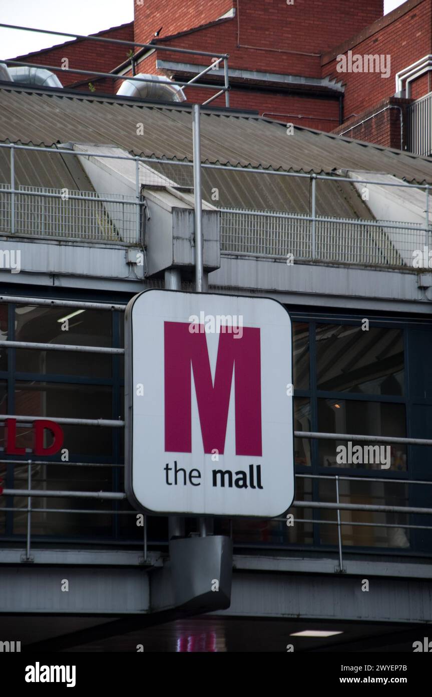 Green sign wood hi-res stock photography and images - Alamy