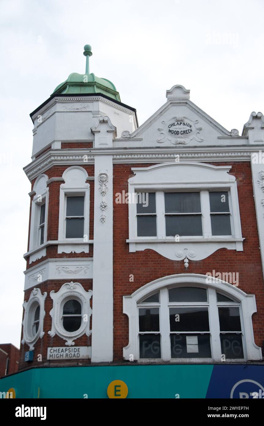 Old borough high street hi-res stock photography and images - Alamy