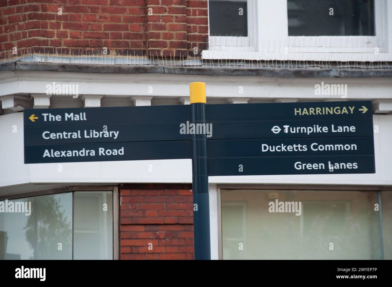 Greater than sign hi-res stock photography and images - Alamy