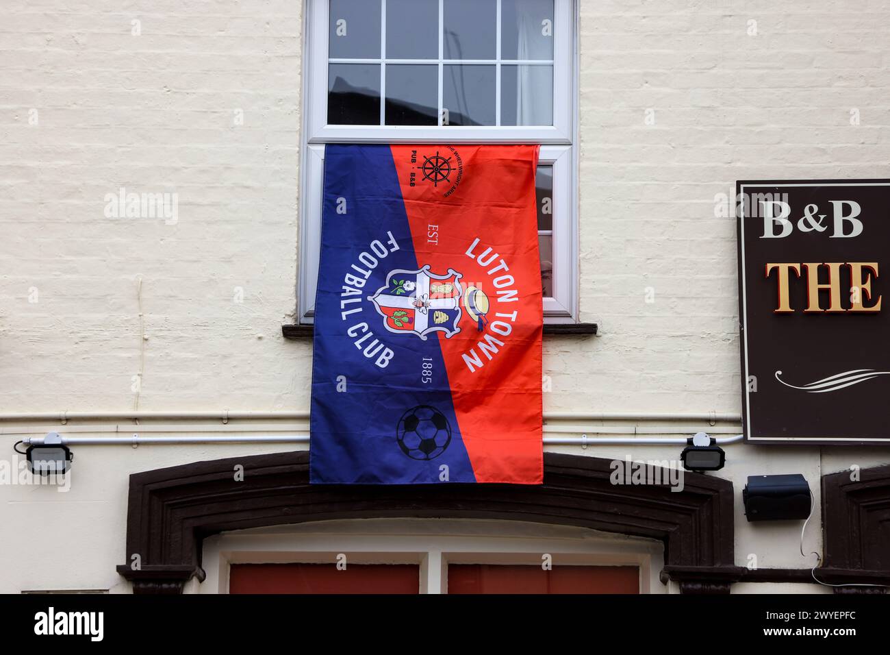 Kenilworth Road, Luton, Bedfordshire, UK. 6th Apr, 2024. Premier League ...