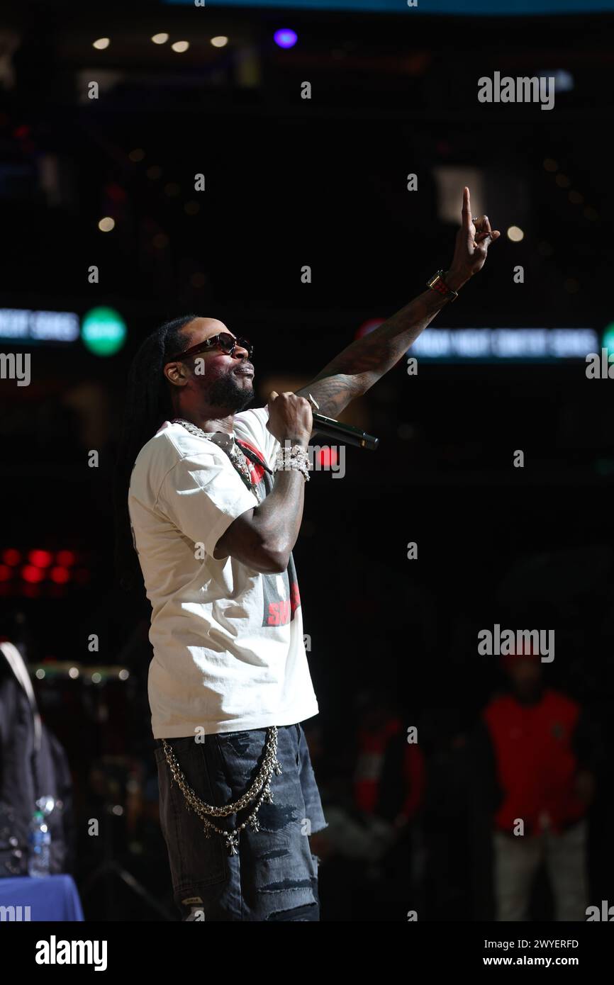 WASHINGTON, D.C. - APRIL 5: 2 Chainz performs during the Wizards Friday ...