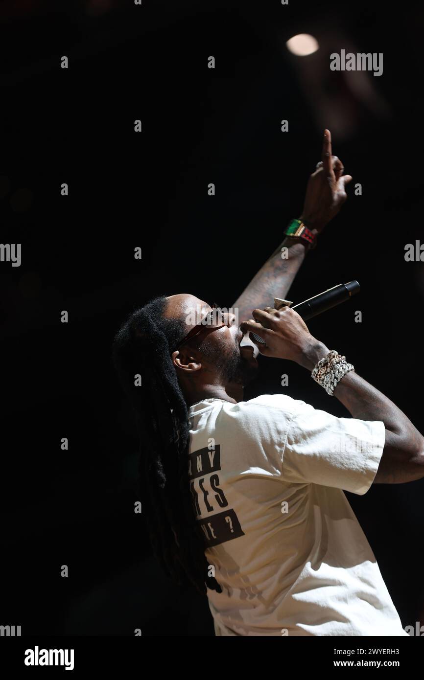 WASHINGTON, D.C. - APRIL 5: 2 Chainz performs during the Wizards Friday ...