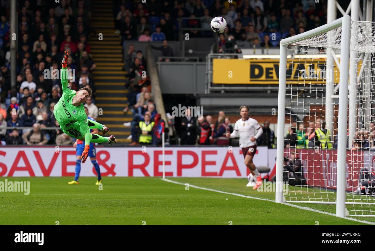 Crystal Palace goalkeeper Dean Henderson dives in vain as Manchester ...