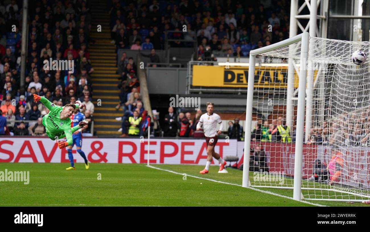 Crystal Palace goalkeeper Dean Henderson dives in vain as Manchester ...