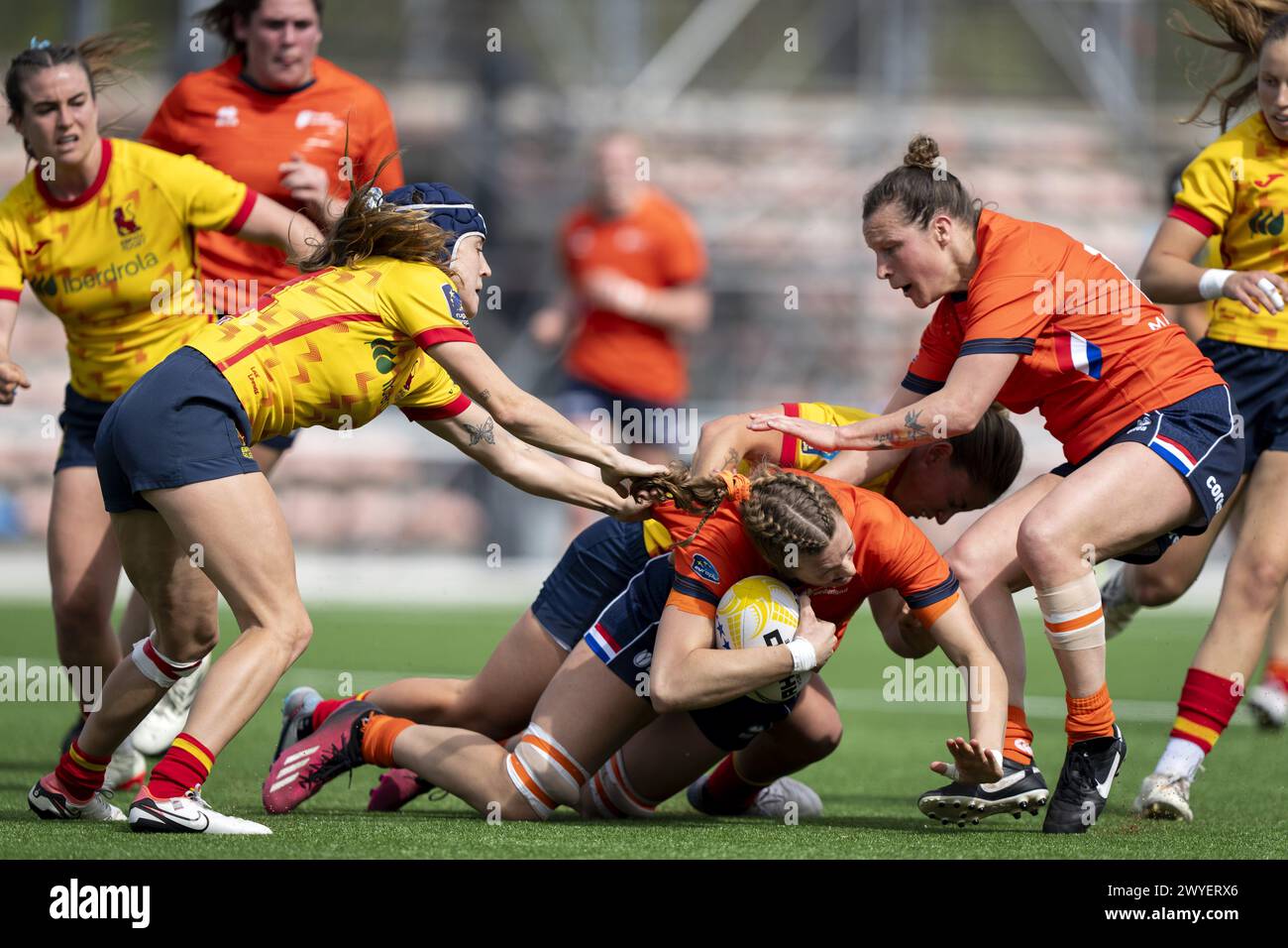 AMSTERDAM - Rugby star Isa Prins (M) and Pien Selbeck of the Dutch team ...