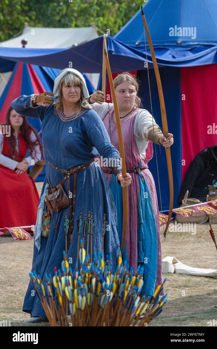 Enactors from the Bowlore troupe in medieval period costume at their ...