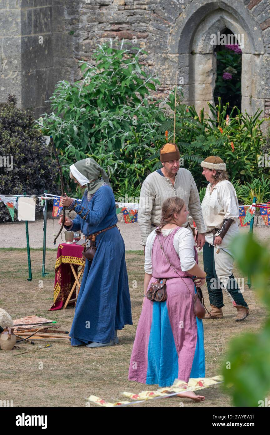 Enactors from the Bowlore troupe in medieval period costume at their ...